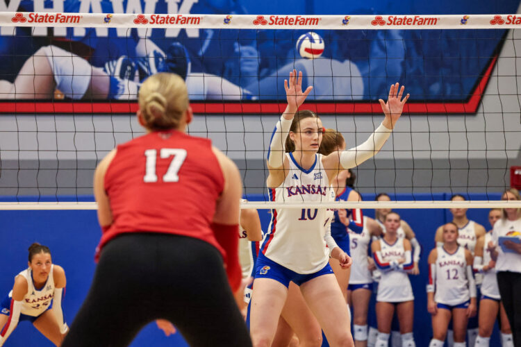 KU volleyball serves up season-high 12 aces in sweep over Texas Tech ...